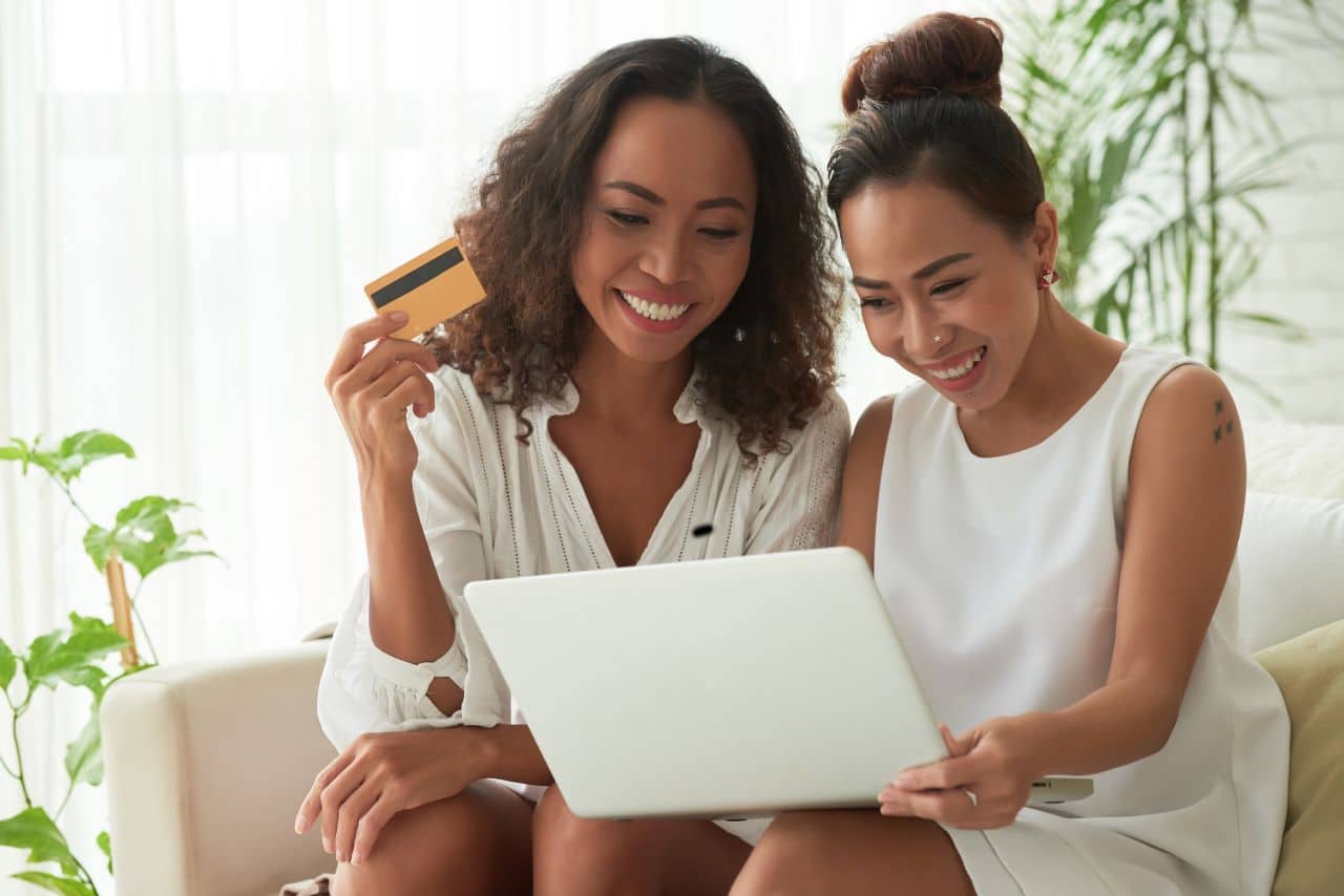 Pesquisa: brasileiros preferem compras online mesmo com reabertura do ...